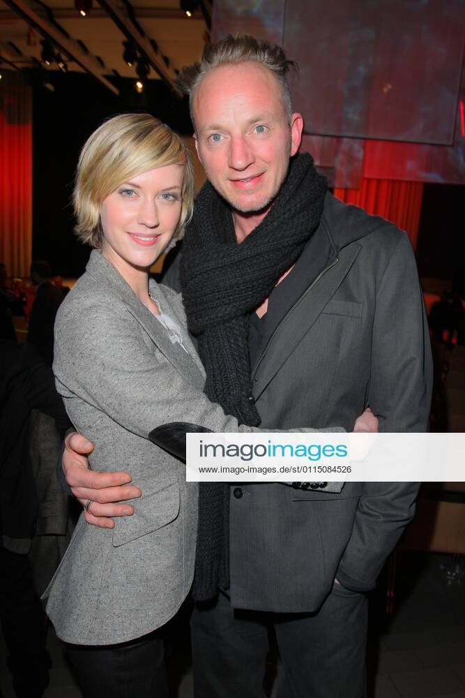Actress Lauren Lee Smith and husband photographer Erik Lee Steingroever ...
