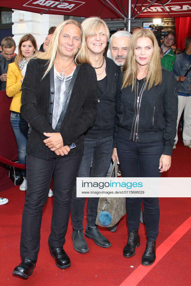 Bobby Dekeyser with his children Carolin Dekeyser and Marie Dekeyser ...