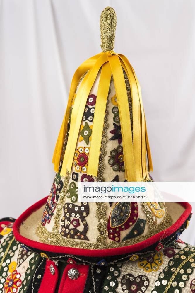 Ausseer Flinserl, hat with yellow ribbons, sequins, various motifs ...