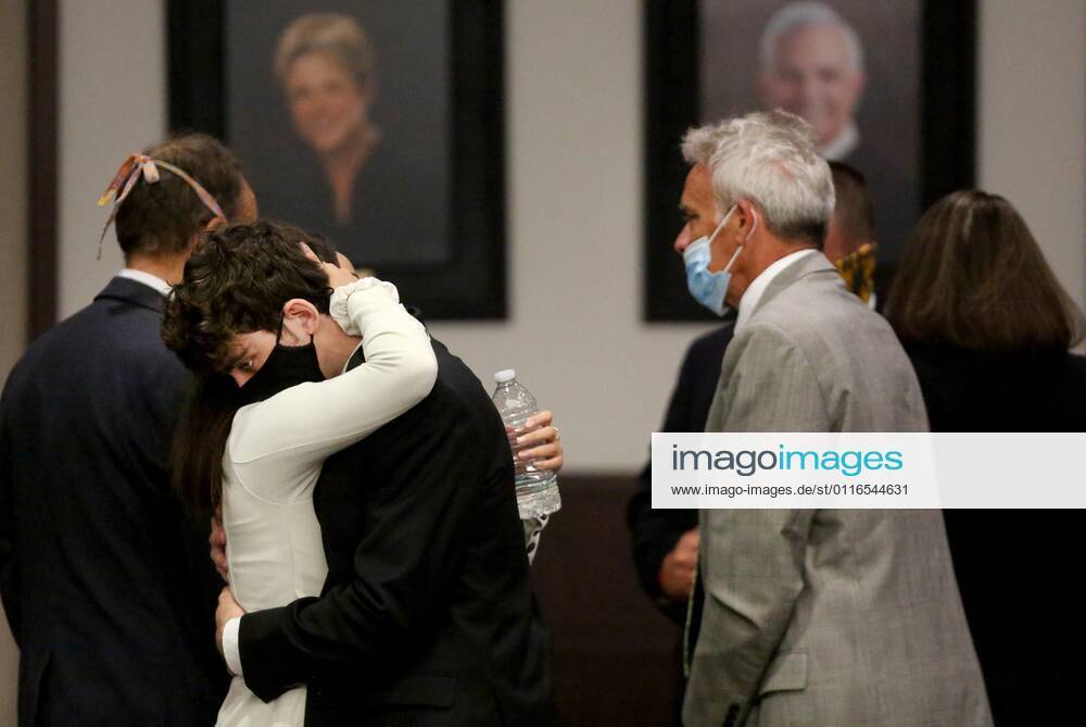 April 8, 2021, TAMPA, Florida, USA: Savanah Liriano, of Lutz, hugs her ...