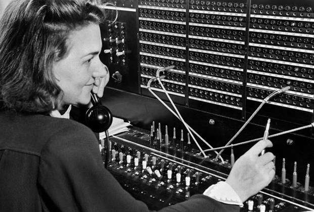 Telephone operator at work in the switchboard of Radio Munich ...