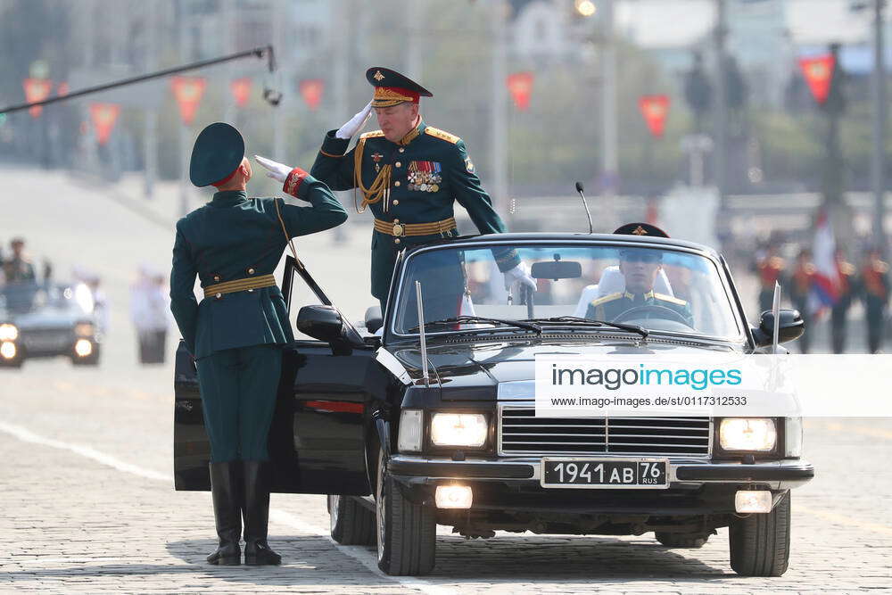 YEKATERINBURG, RUSSIA - MAY 9, 2021: Colonel General Alexander Lapin (C ...