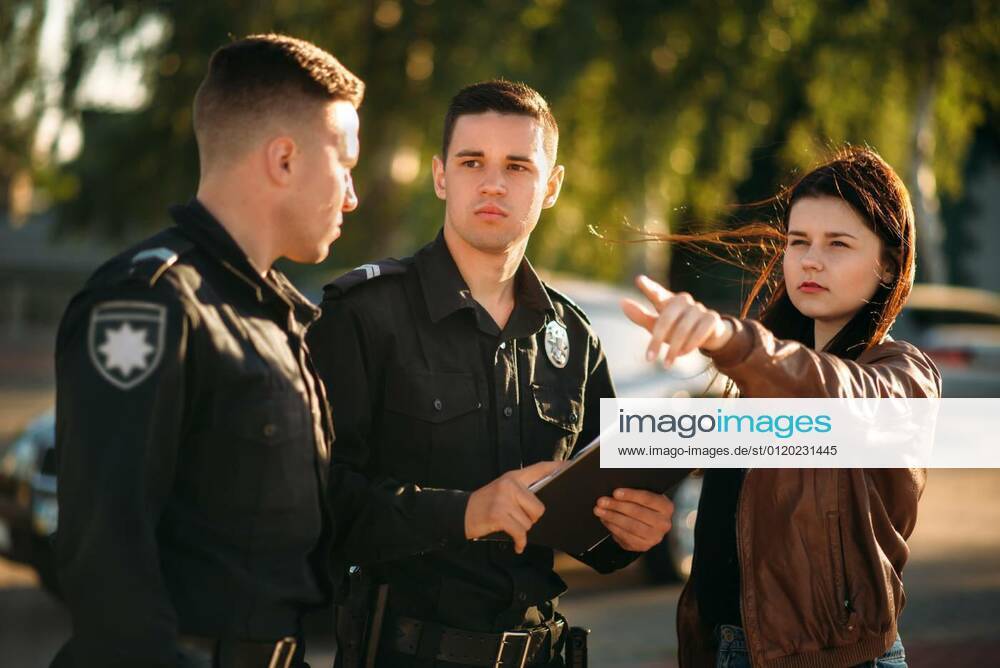 Policeman write testimony of female driver model released, Symbolfoto