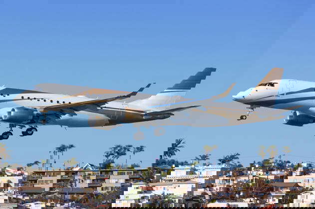 San Diego, United States, An Alaska Airlines Skywest Embraer ERJ 175 ...