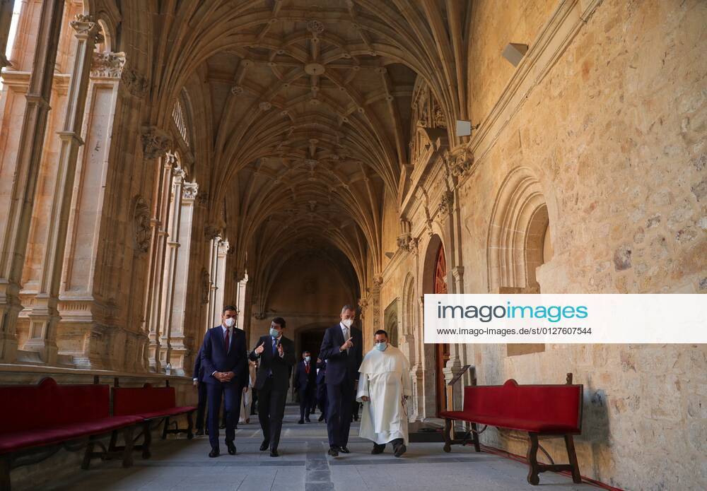 SALAMANCA, 30 07 2021.- Spain s King Felipe VI listens to the ...