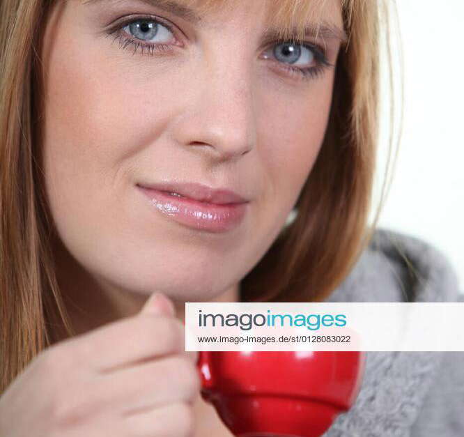 Ginger Woman Holding Coffee Mug Model Released Symbolfoto 19092012 093845 Copyright Xauremar