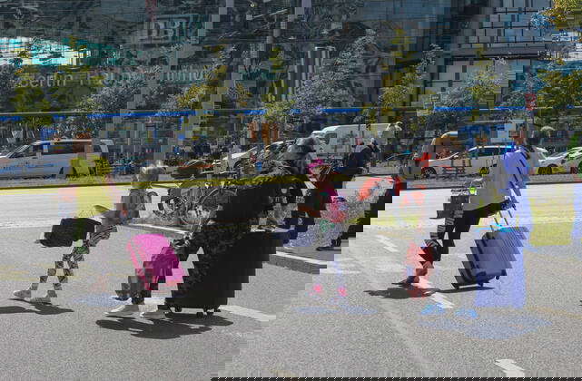 people with backpack and luggage in front of berlin main station people ...