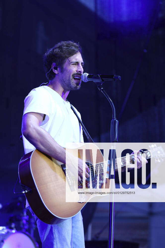 Max Giesinger live at the Endlich Akustik Open Air concert at the ...