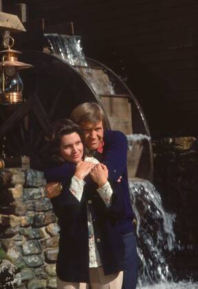 APPLE S WAY, from left: Lee McCain, Ronny Cox, 1974. photo: Ivan Nagy ...