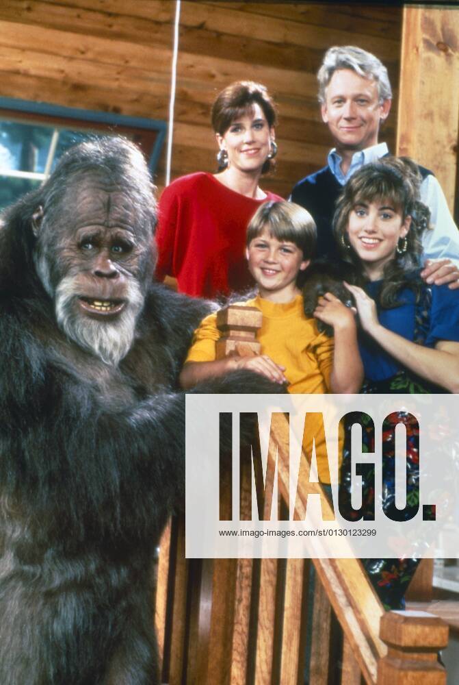 HARRY AND THE HENDERSONS, from left: Dawan Scott, as Harry, Molly Cheek ...