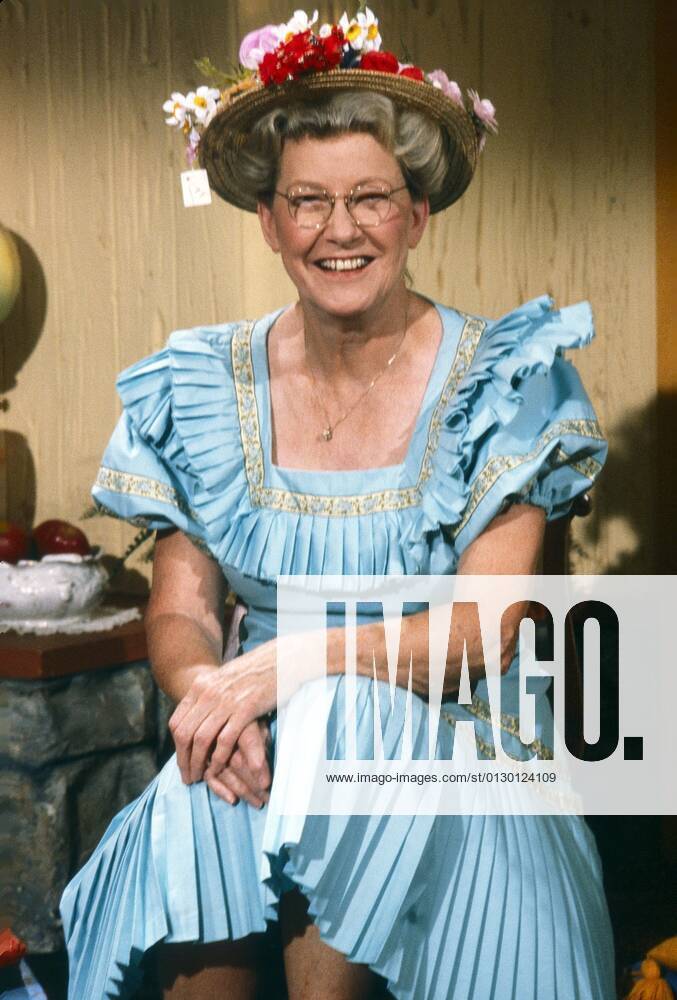 HEE HAW, Minnie Pearl, 1970s, 1969-1997. ph: TV Guide ? CBS Courtesy ...