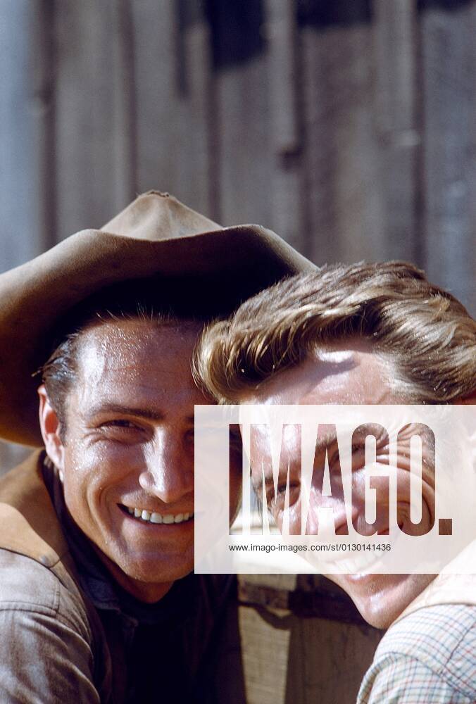 RAWHIDE, from left: Eric Fleming, Clint Eastwood, . 1959-1966. ph: Russ ...