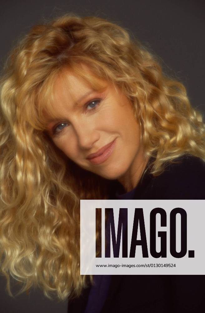 STEP BY STEP, Suzanne Somers, 1991-98. photo: Mario Casilli TV Guide ...