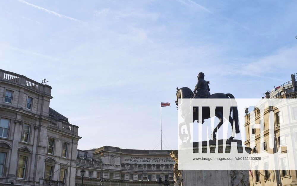 Trafalgar Square statue