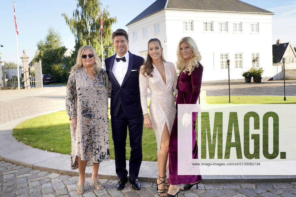Brian and Mette Laudrup arrive together with Rasmine and Cathrine ...