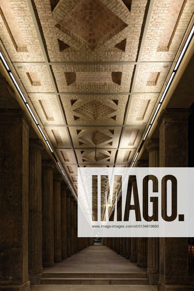 arcade,colonnade,arcades,colonnades