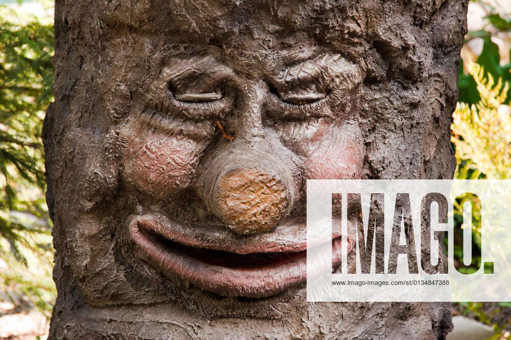 tree trunk,mythical creatures,trunks,mythical creature