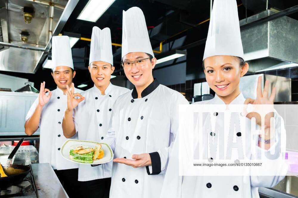 Asian Chefs in hotel restaurant kitchen model released, Symbolfoto