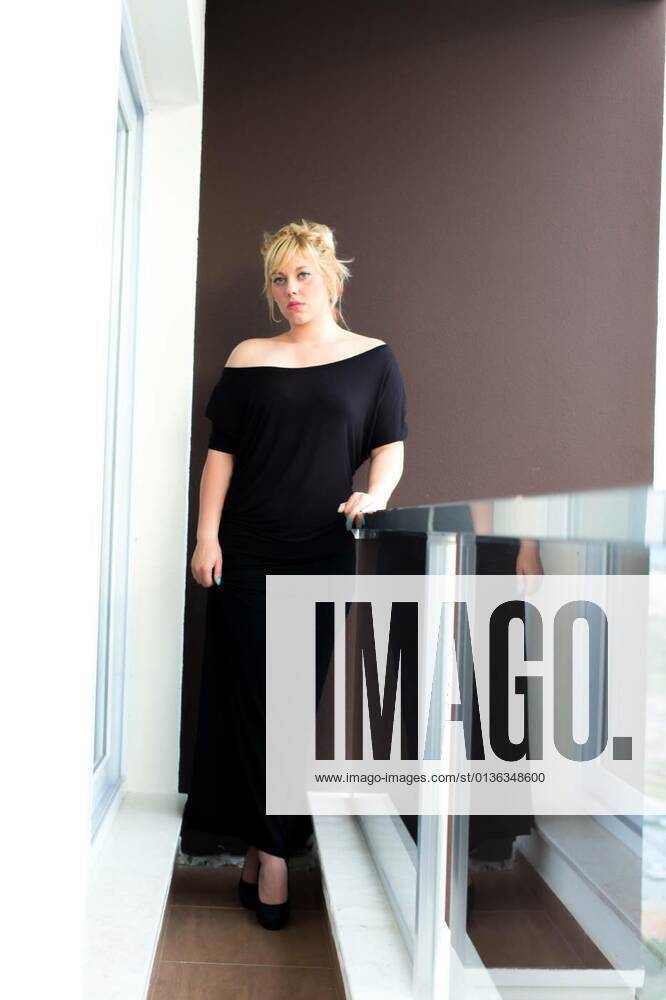 Blonde Wife In The Living Room Model Released Symbolfoto