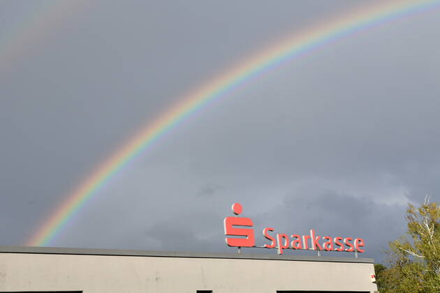 A rainbow stands over the Bellevue branch of Sparkasse Saarbrücken on