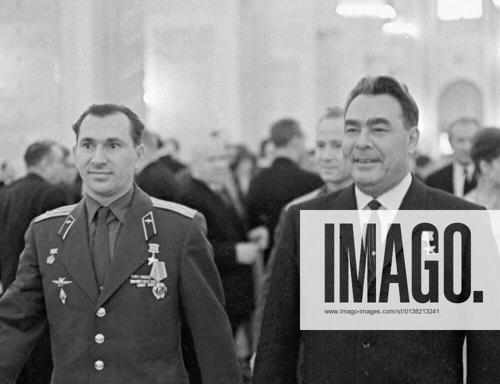 Belyayev and Brezhnev in the Kremlin 16366 23.03.1965 Cosmonaut Pavel ...