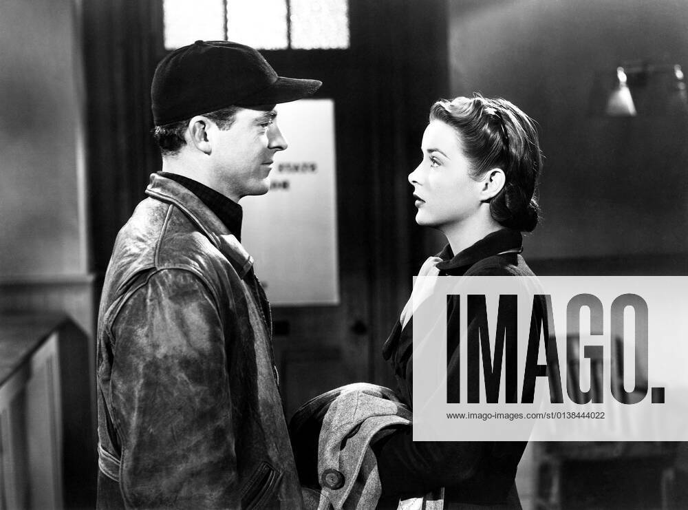 DEEP WATERS, from left, Dana Andrews, Jean Peters, 1948. TM & Copyright ?20th Century-Fox Film