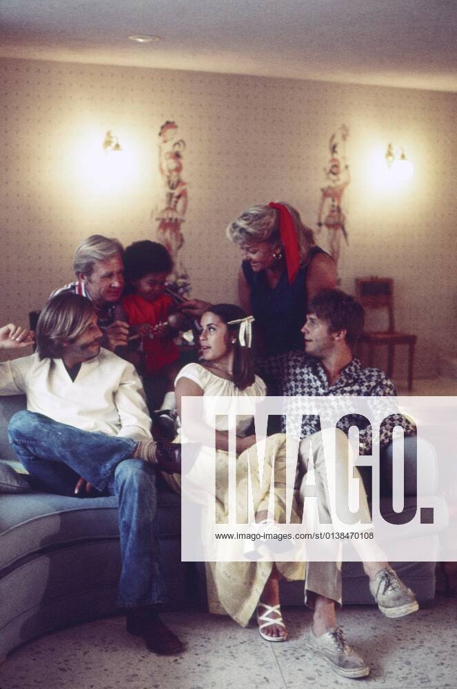 Lloyd Bridges and his family, first row, from left: Beau Bridges, Julie ...