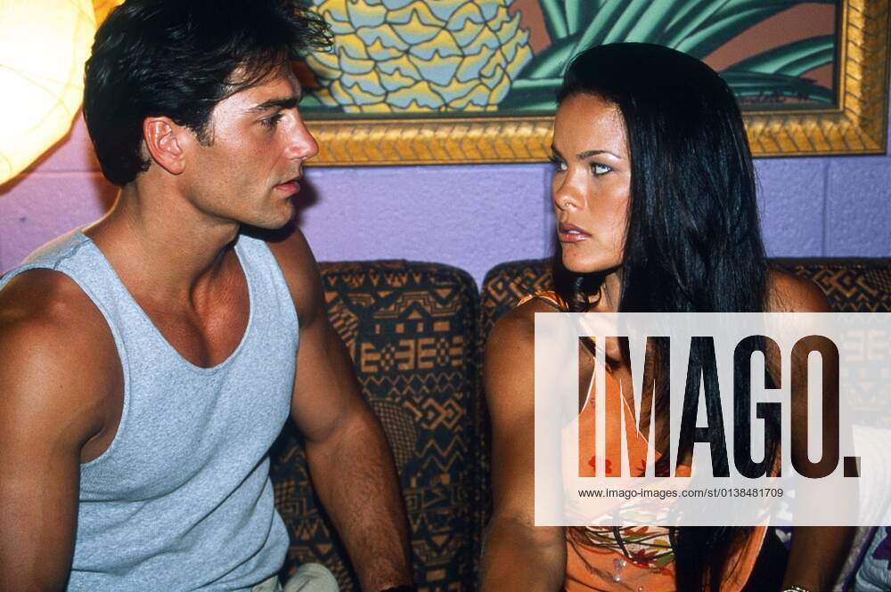 BAYWATCH, from left: Michael Bergin, Stacy Kamano, . ph: Mario Perez ? Pearson All-American