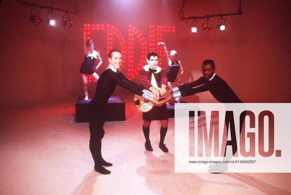 THE BEN STILLER SHOW, center: Ben Stiller, in costume as Eddie Munster ...