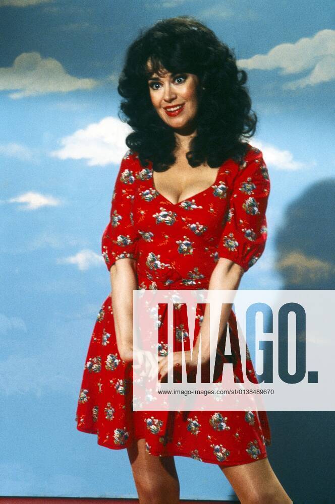 HEE HAW, Lisa Todd, 1969-1997. ph: TV Guide ? CBS Courtesy Everett ...