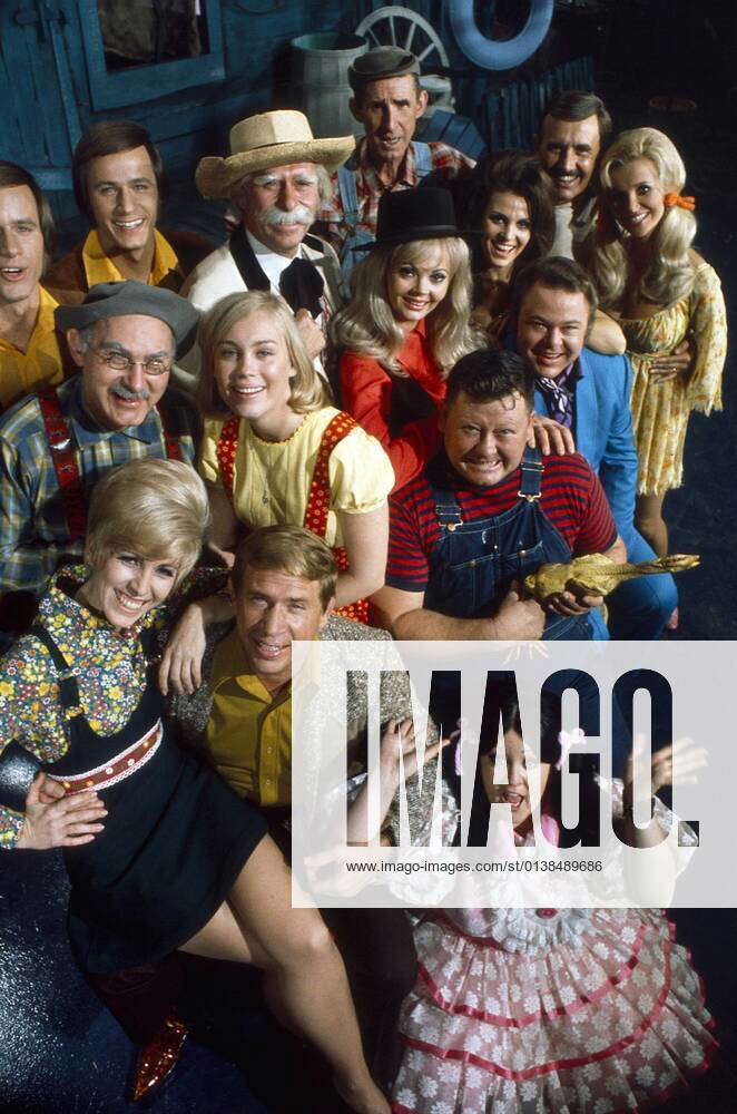 HEE HAW, top, from left: Jim Hager, Jon Hager, Gordie Tapp, Stringbean ...