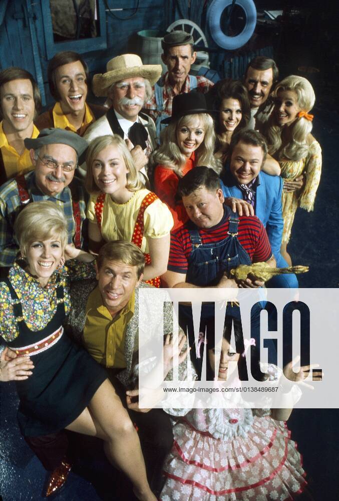 HEE HAW, top, from left: Jim Hager, Jon Hager, Gordie Tapp, Stringbean ...