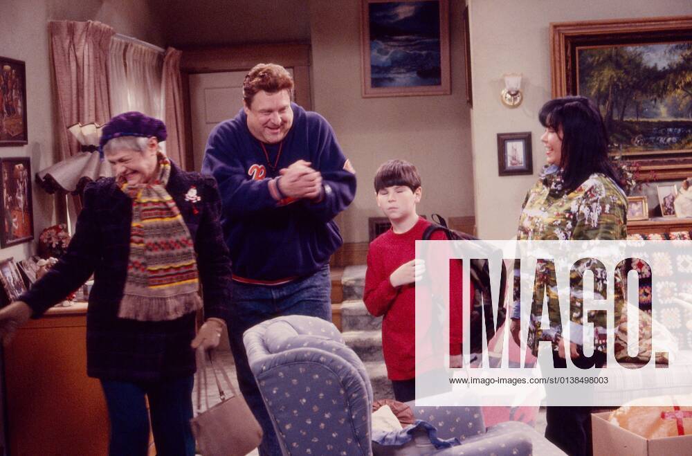 ROSEANNE, Estelle Parsons, John Goodman, Michael Fishman, Roseanne Barr ...