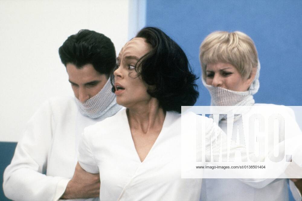 STAR TREK: VOYAGER, Mitchell Danton, Roxann Dawson, Caretaker, 1995-2001. photo: Robbie Robinson