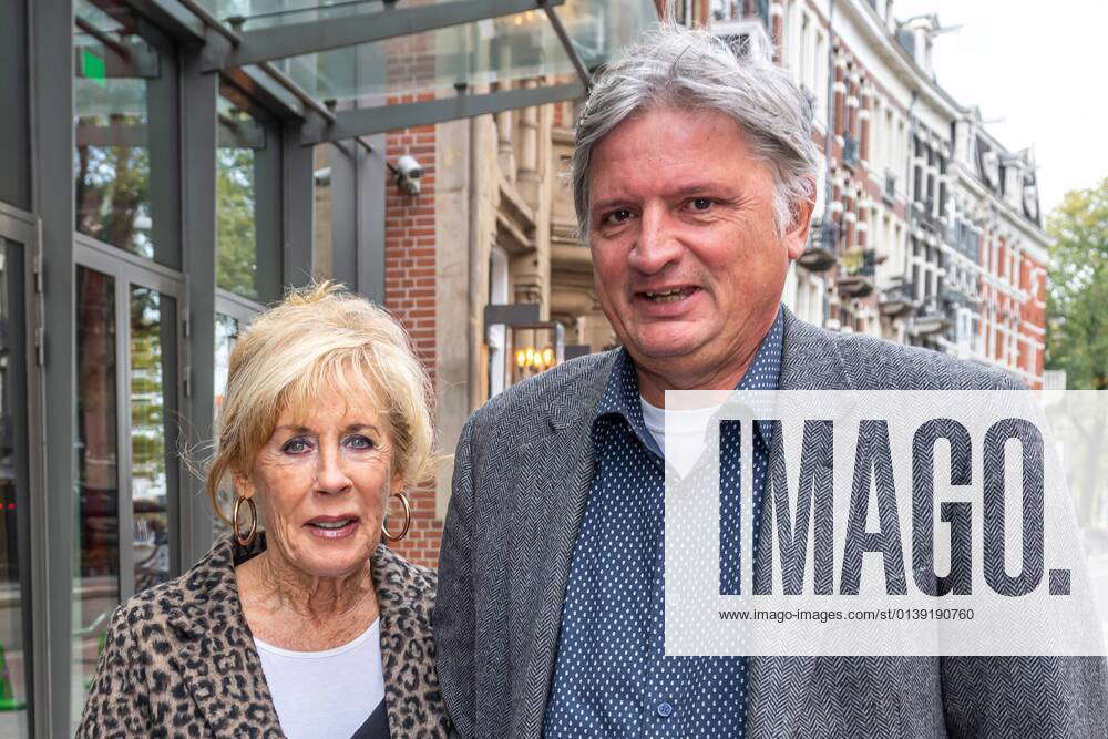 18 10 2021, Amsterdam, The Netherlands Joke Bruijs with partner Frits ...