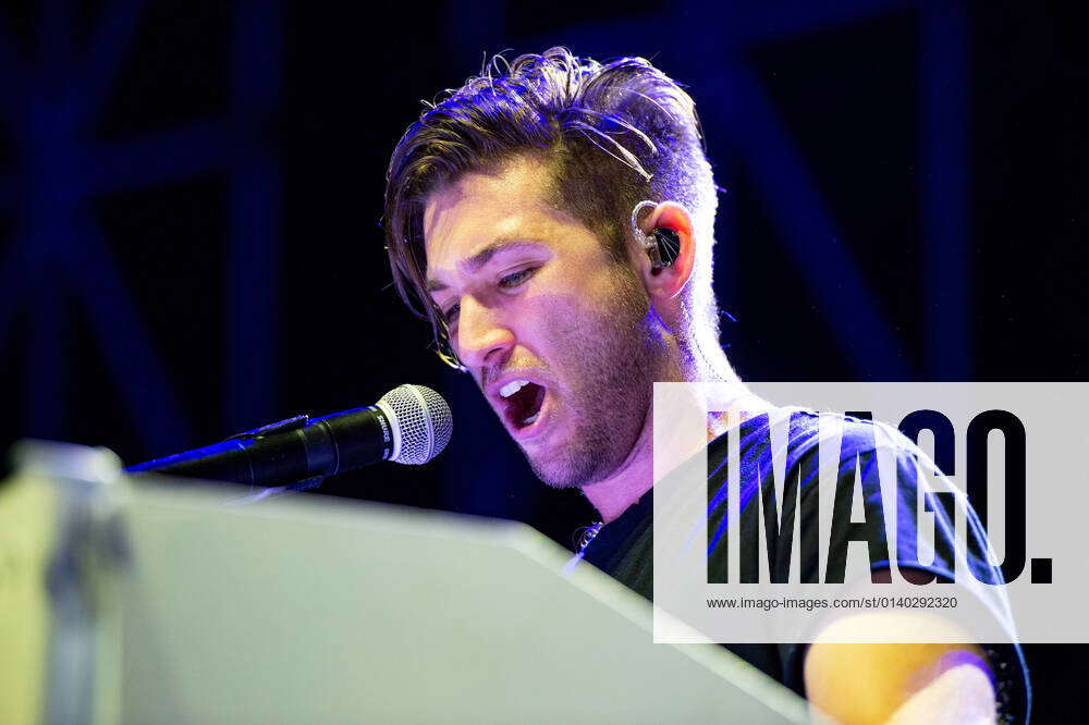 Justin Jesso US American singer and songwriter living and working in ...