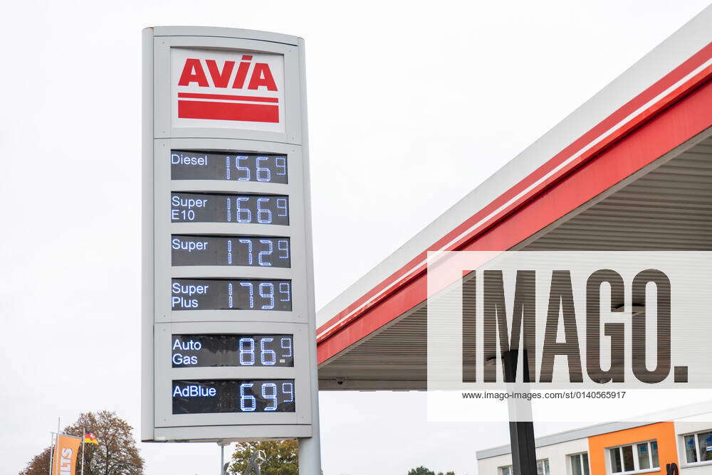 Tankstelle Preistafel Avia am 26.10.2021 GER, FIN, Oldenburg ...