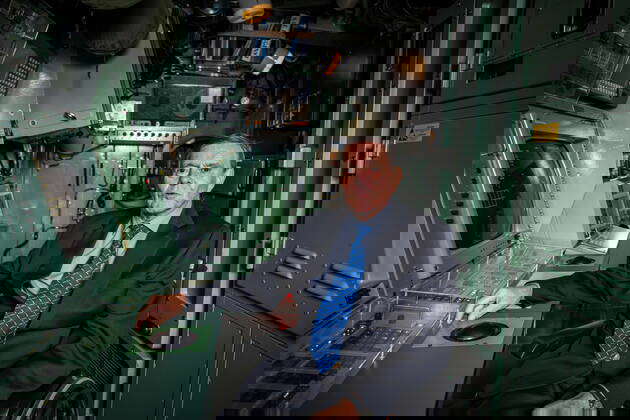 Björn Hamilton aboard HMS Neptun 40 years after the drama in the ...