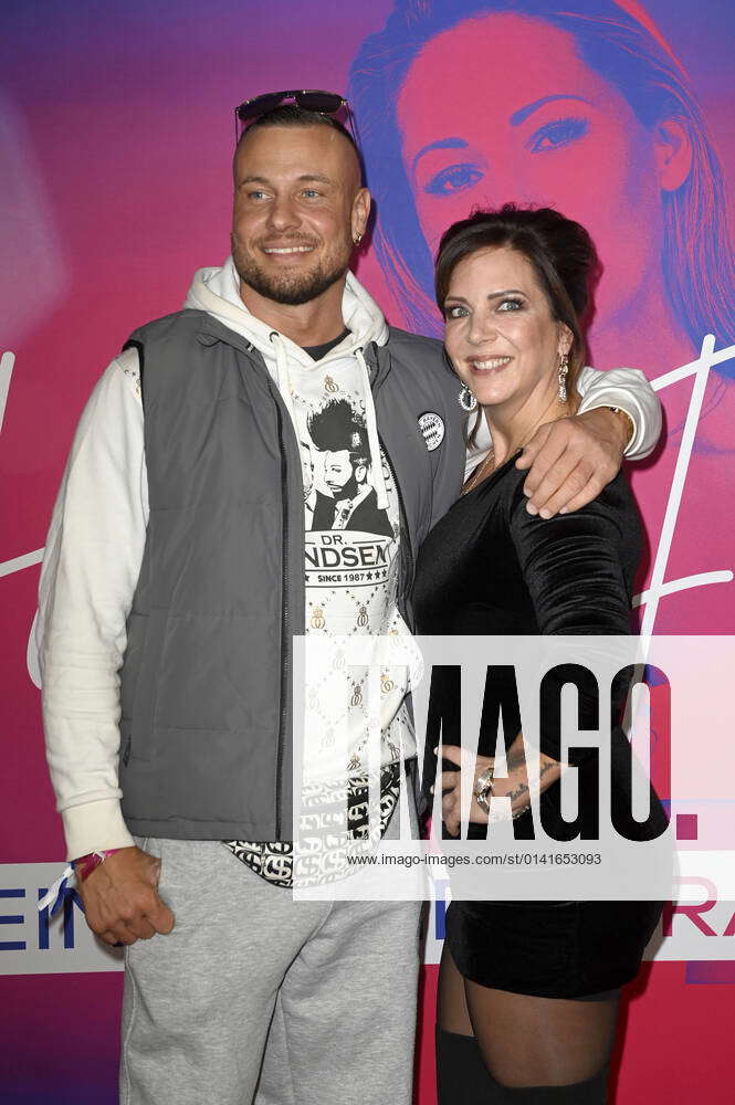 Eric Sindermann and Daniela Büchner at the premiere of the Sat 1 TV ...