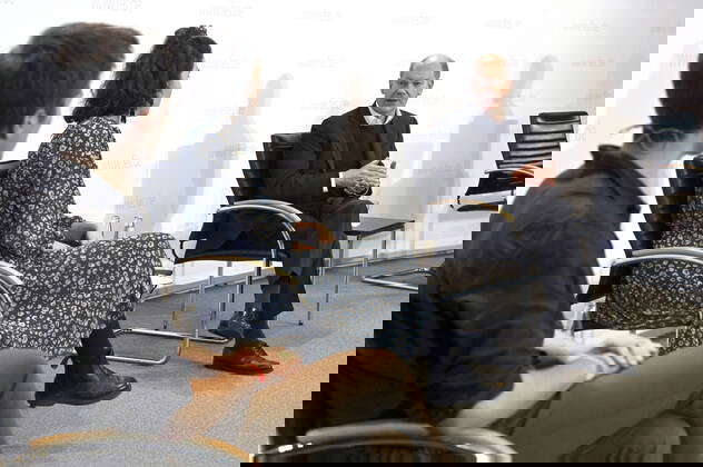 Henning Jeschke, Lea Bonasera and Olaf Scholz at a meeting with climate ...