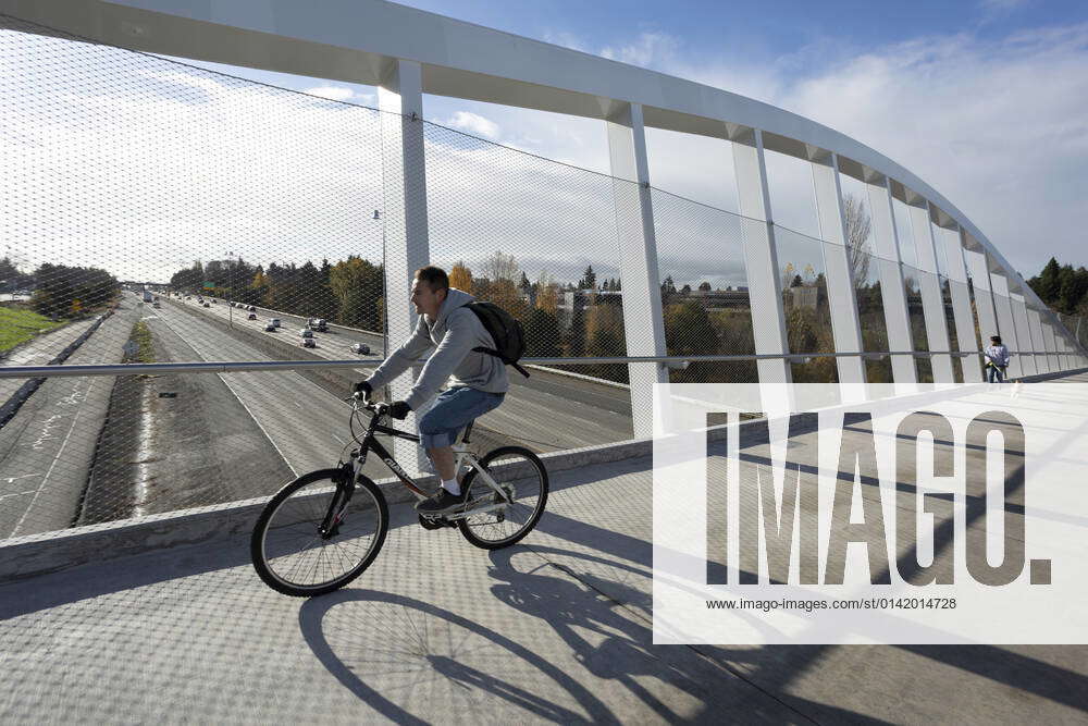 November 16, 2021, Seattle, Washington, USA: Pedestrians use the ...