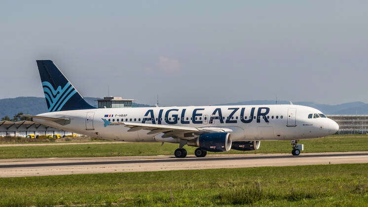 Basel, Schweiz - 24. August 2019: Ein Airbus A320-214 von Aigle Azur ...