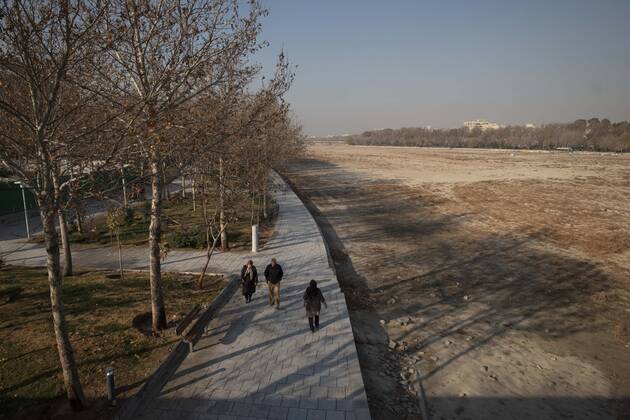 Dried-up Zayandeh Rud River In Isfahan Iranian women sit on the Khaju ...