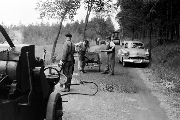 Straßenbau road construction 1956 DDR Historisches Bild und Foto ...