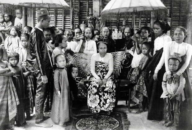 The Moro people are a population of indigenous Muslims in the ...