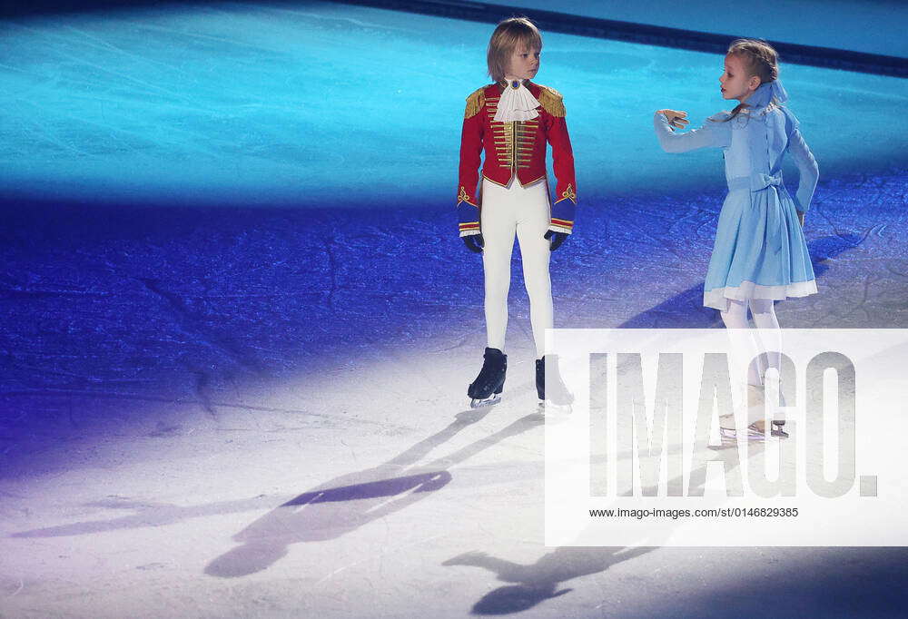 MOSCOW, RUSSIA – JANUARY 2, 2022: Young figure skaters Alexander ...