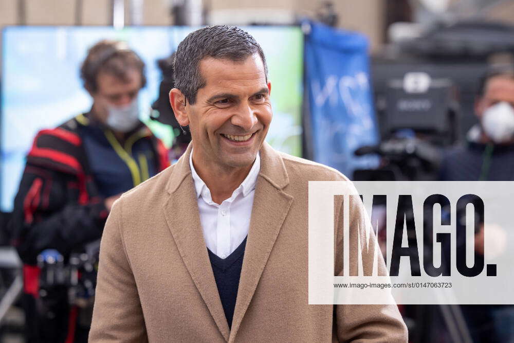 Moma vor Ort Live-Schaltungen mit Moderator Mitri Sirin für das ZDF ...