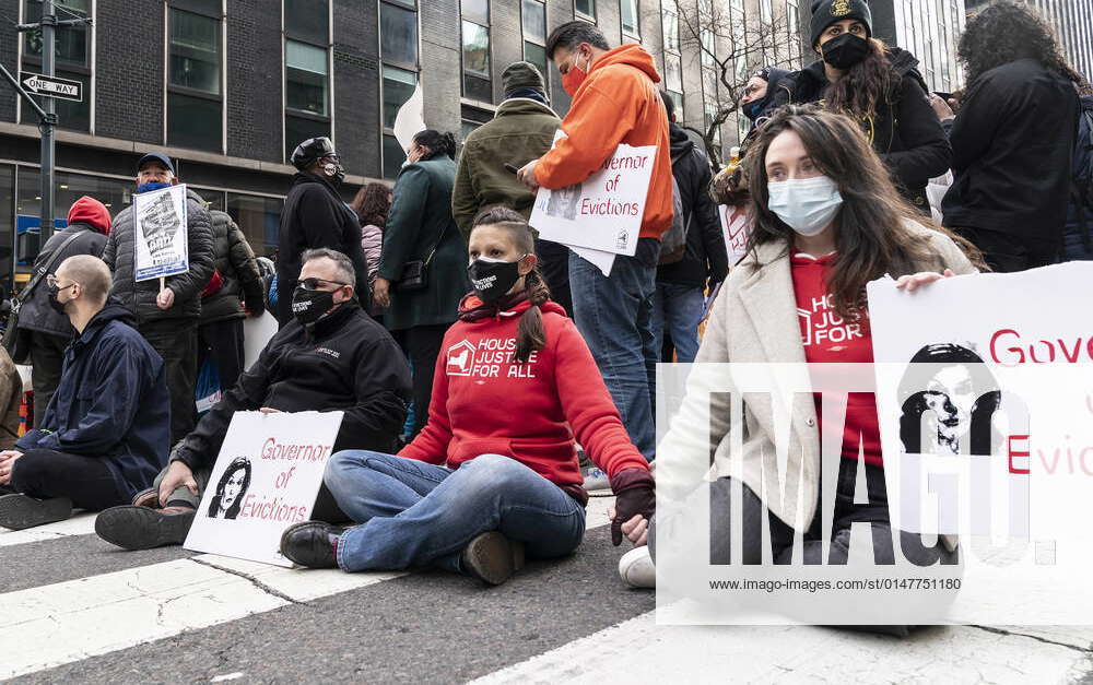 NY: Protest against expiration of moratorium on eviction About 150 ...