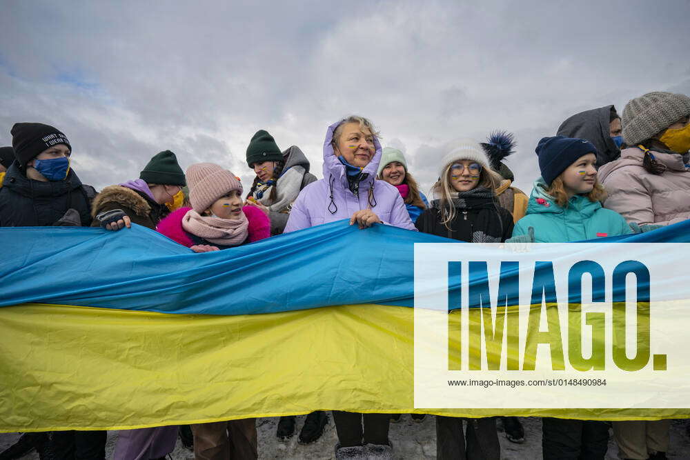 Ukraine marks the Day of Unity People hold a long ukrainian flag in a ...