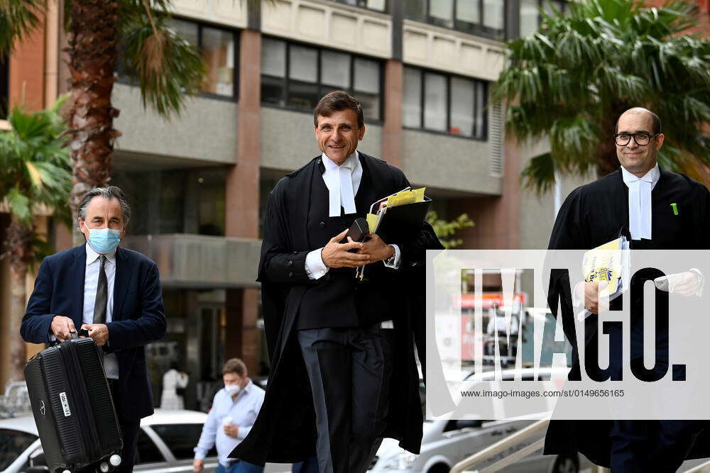 BEN ROBERTS SMITH COURT, Arthur Moses (centre), barrister for Ben Roberts-Smith, arrives at the